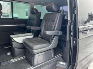 Melns Volkswagen Multivan 2004 Viļņa, ar dzinēja tilpumu 2.46 L un nobraukumu 370 tūkst. km par 9200 €, foto 22 vietnē AUTOMOTO.COM.LV