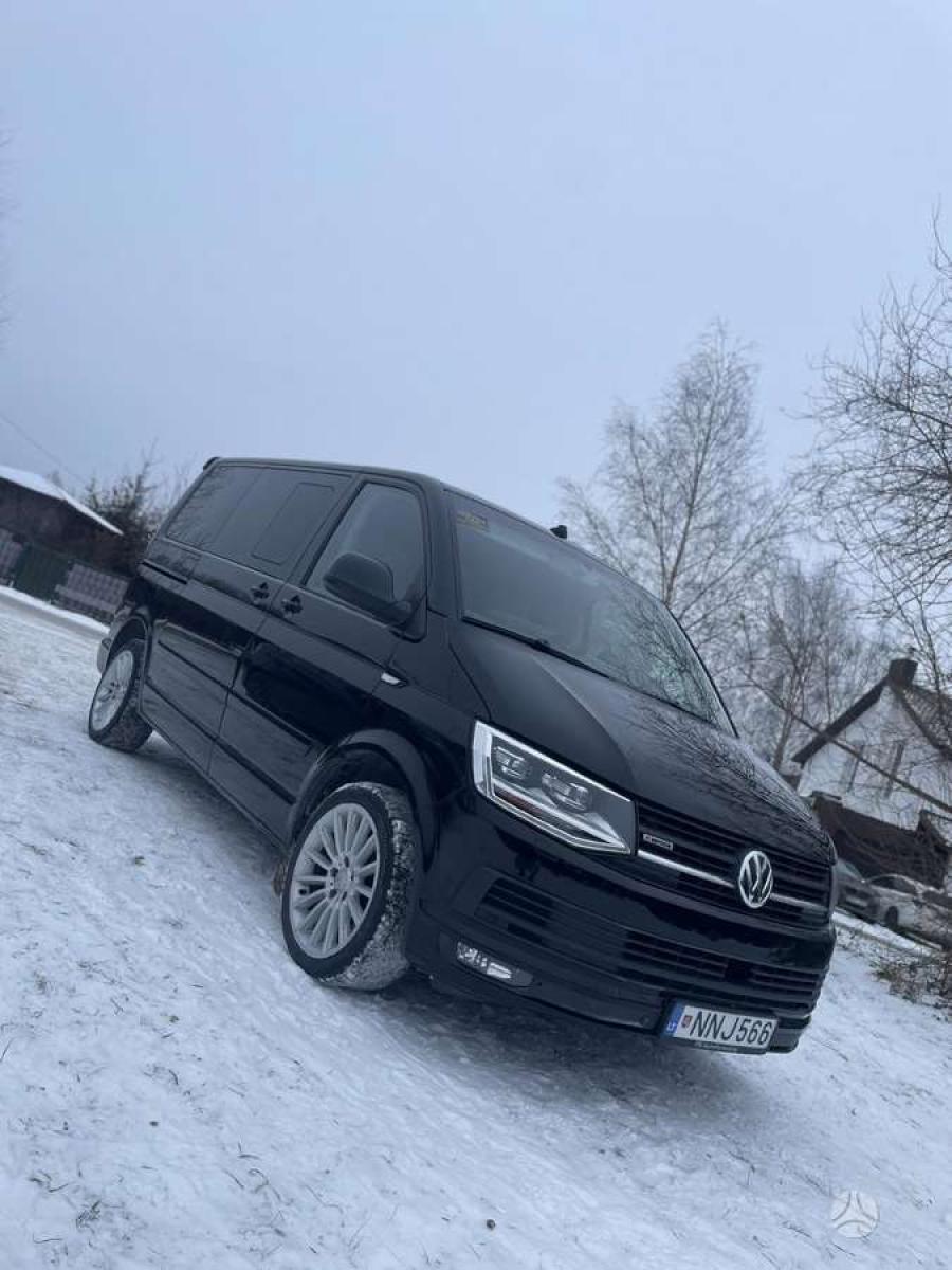 Black Volkswagen Multivan 2004 in Vilnius, with an engine capacity of 2.46 L and mileage of 301 thousand km for 12000 €, photo 1 on AUTOMOTO.COM.LV
