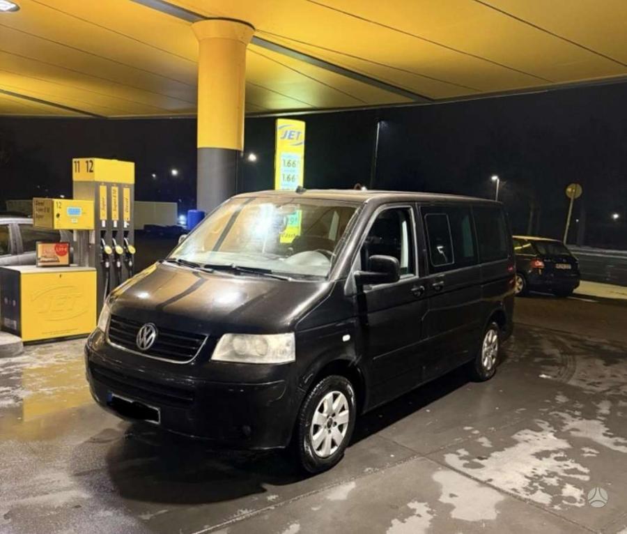 Black Volkswagen Multivan 2004 in Vilkaviskis, with an engine capacity of 2.46 L and mileage of 230 thousand km for 4950 €, photo 1 on AUTOMOTO.COM.LV
