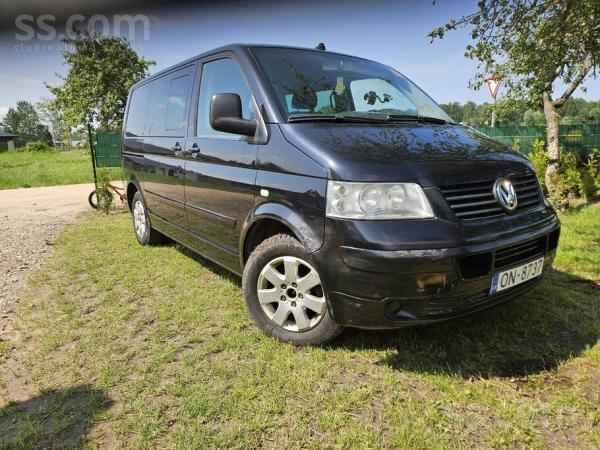 Black Volkswagen Multivan 2004 in Valmiera, with an engine capacity of 2.50 L and mileage of 271 thousand km for 5250 €, photo 1 on AUTOMOTO.COM.LV