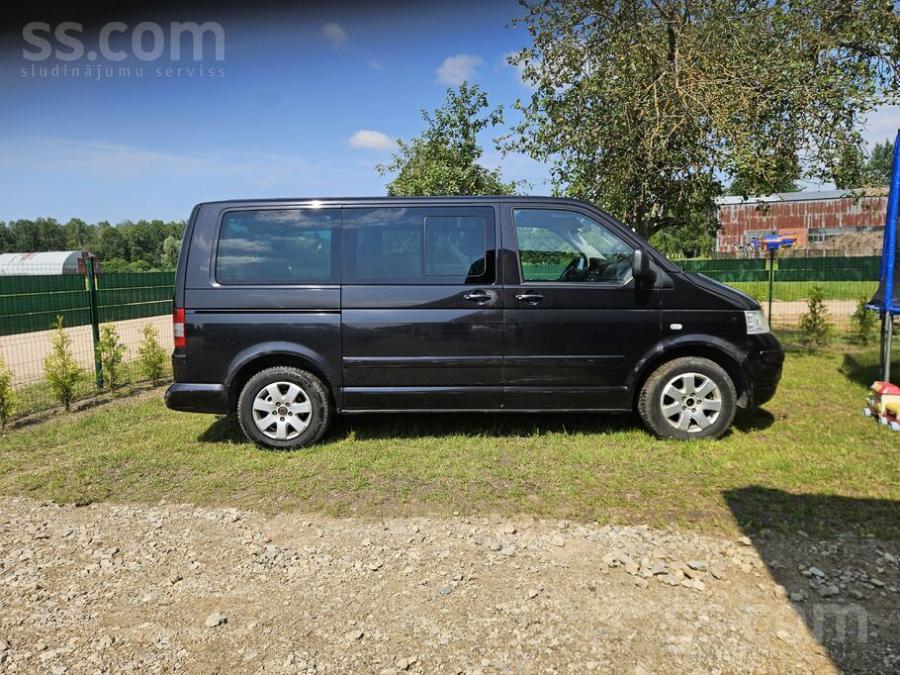 Black Volkswagen Multivan 2004 in Valmiera, with an engine capacity of 2.50 L and mileage of 271 thousand km for 5250 €, photo 3 on AUTOMOTO.COM.LV