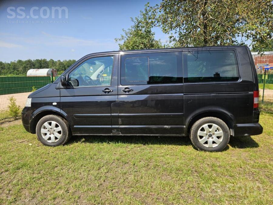 Black Volkswagen Multivan 2004 in Valmiera, with an engine capacity of 2.50 L and mileage of 271 thousand km for 5250 €, photo 6 on AUTOMOTO.COM.LV
