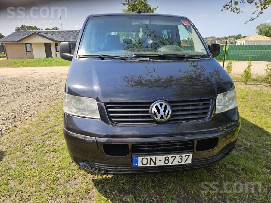 Black Volkswagen Multivan 2004 in Valmiera, with an engine capacity of 2.50 L and mileage of 271 thousand km for 5250 €, photo 8 on AUTOMOTO.COM.LV
