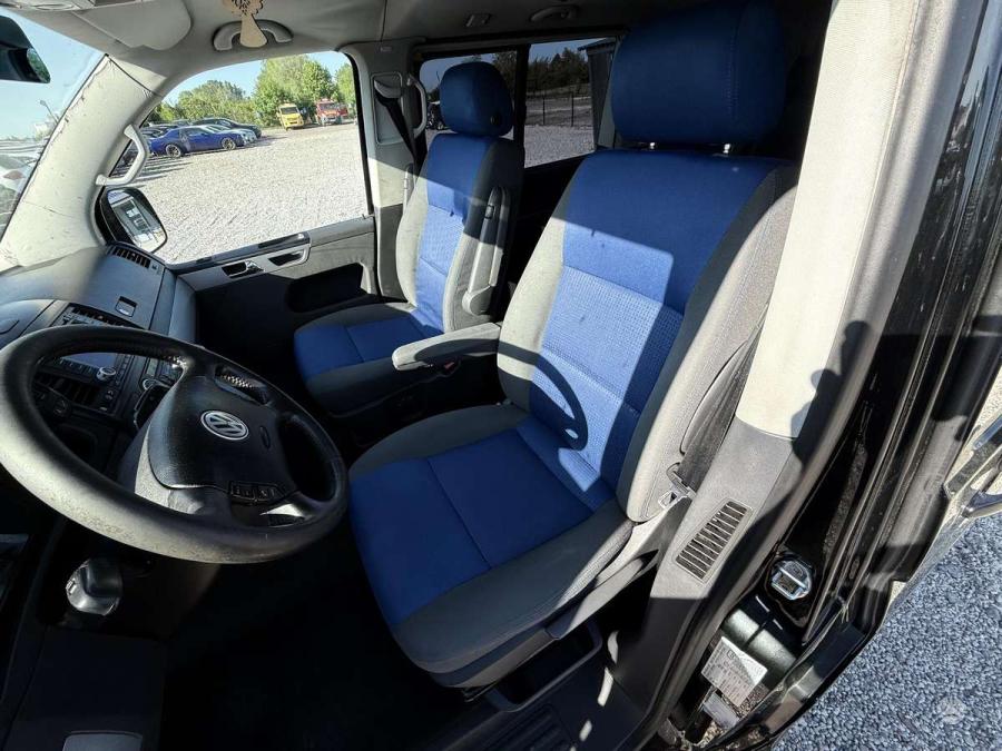 Melns Volkswagen Multivan 2005 Kretinga, ar dzinēja tilpumu 2.46 L un nobraukumu 411 tūkst. km par 8299 €, foto 12 vietnē AUTOMOTO.COM.LV
