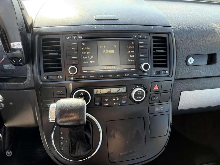 Melns Volkswagen Multivan 2005 Kretinga, ar dzinēja tilpumu 2.46 L un nobraukumu 411 tūkst. km par 8299 €, foto 15 vietnē AUTOMOTO.COM.LV