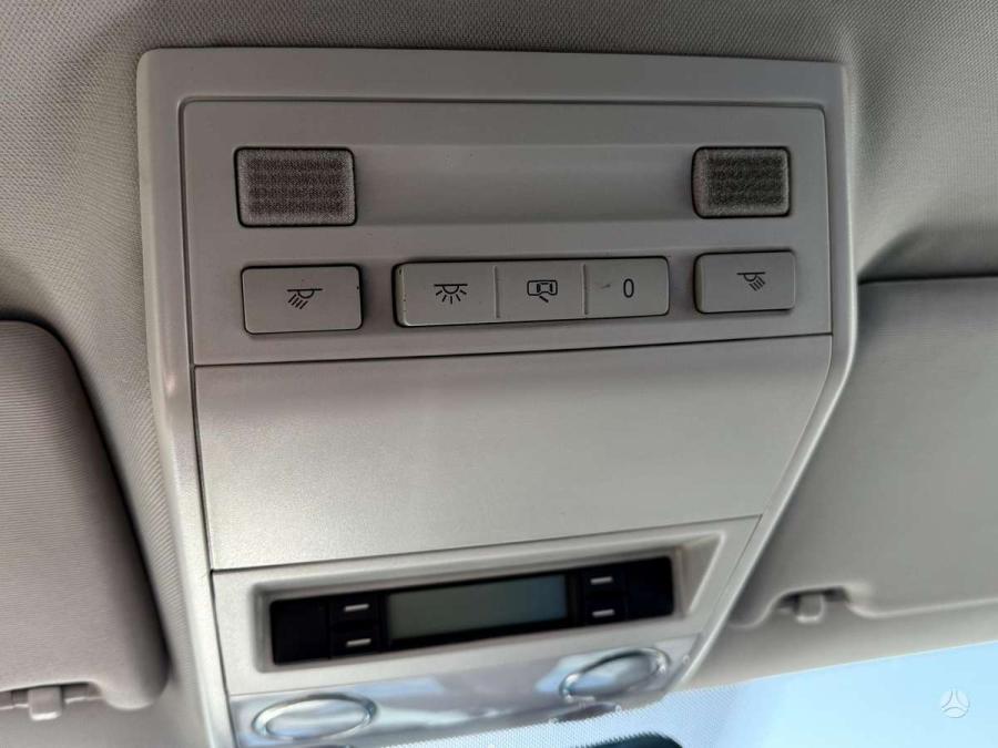 Melns Volkswagen Multivan 2005 Kretinga, ar dzinēja tilpumu 2.46 L un nobraukumu 411 tūkst. km par 8299 €, foto 17 vietnē AUTOMOTO.COM.LV