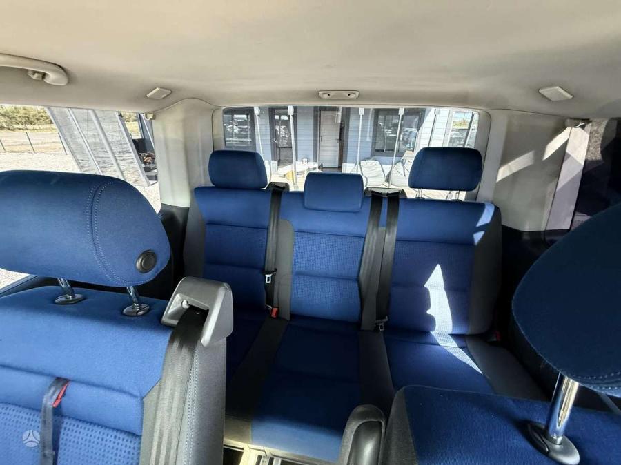 Melns Volkswagen Multivan 2005 Kretinga, ar dzinēja tilpumu 2.46 L un nobraukumu 411 tūkst. km par 8299 €, foto 19 vietnē AUTOMOTO.COM.LV