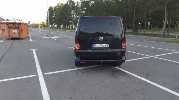 Melns Volkswagen Multivan 2005 Utena, ar dzinēja tilpumu 2.50 L un nobraukumu 367 tūkst. km par 7700 €, foto 8 vietnē AUTOMOTO.COM.LV