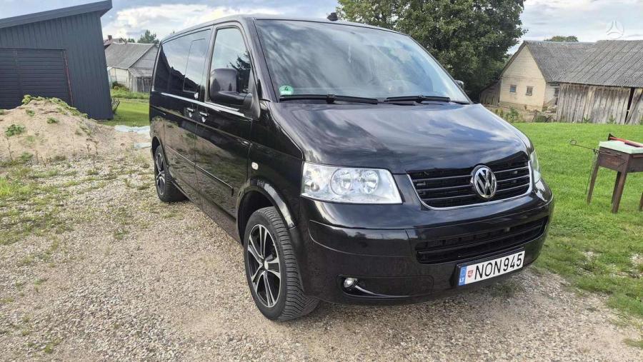 Black Volkswagen Multivan 2005 in Utena, with an engine capacity of 2.46 L and mileage of 370 thousand km for 6999 €, photo 1 on AUTOMOTO.COM.LV