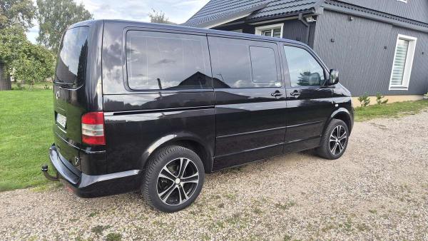 Black Volkswagen Multivan 2005 in Utena, with an engine capacity of 2.46 L and mileage of 370 thousand km for 6999 €, photo 3 on AUTOMOTO.COM.LV