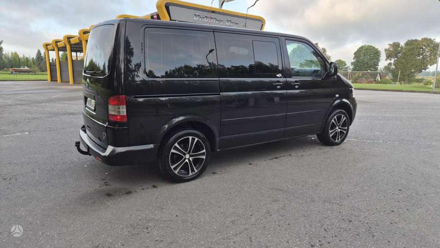 Black Volkswagen Multivan 2005 in Utena, with an engine capacity of 2.46 L and mileage of 370 thousand km for 6999 €, photo 7 on AUTOMOTO.COM.LV