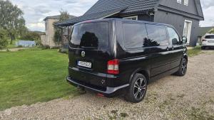Black Volkswagen Multivan 2005 in Utena, with an engine capacity of 2.46 L and mileage of 370 thousand km for 6999 €, photo 8 on AUTOMOTO.COM.LV