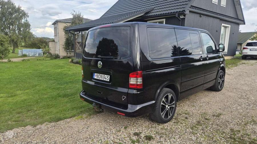 Black Volkswagen Multivan 2005 in Utena, with an engine capacity of 2.46 L and mileage of 370 thousand km for 6999 €, photo 8 on AUTOMOTO.COM.LV