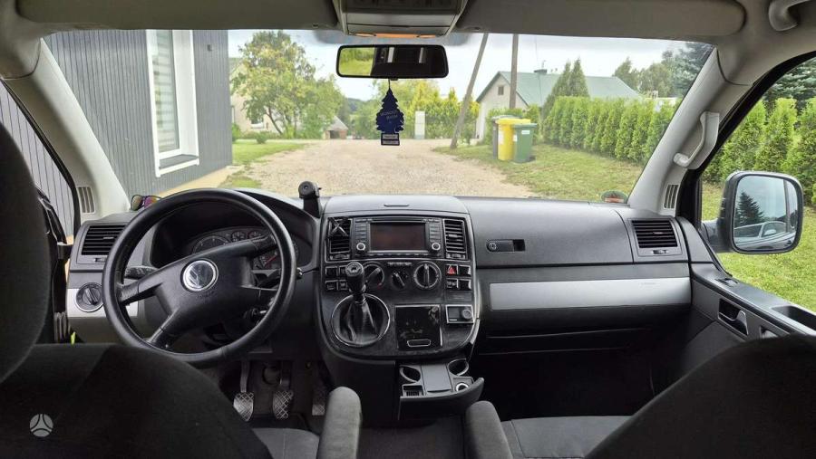 Black Volkswagen Multivan 2005 in Utena, with an engine capacity of 2.46 L and mileage of 370 thousand km for 6999 €, photo 9 on AUTOMOTO.COM.LV