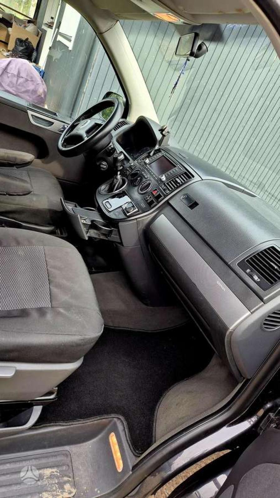 Black Volkswagen Multivan 2005 in Utena, with an engine capacity of 2.46 L and mileage of 370 thousand km for 6999 €, photo 13 on AUTOMOTO.COM.LV