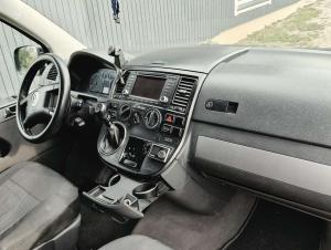 Black Volkswagen Multivan 2005 in Utena, with an engine capacity of 2.46 L and mileage of 370 thousand km for 6999 €, photo 14 on AUTOMOTO.COM.LV