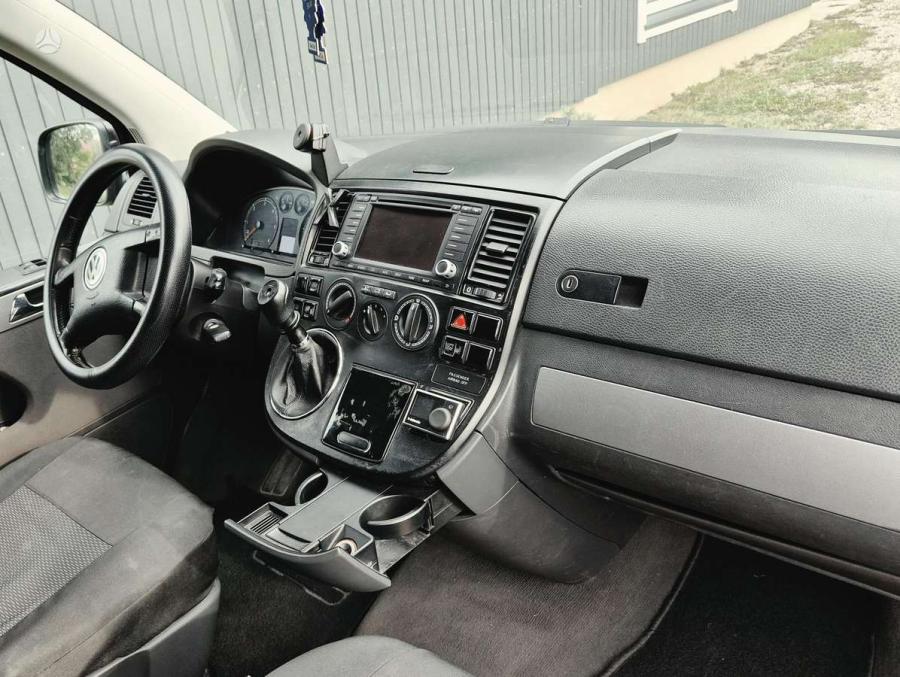 Black Volkswagen Multivan 2005 in Utena, with an engine capacity of 2.46 L and mileage of 370 thousand km for 6999 €, photo 14 on AUTOMOTO.COM.LV