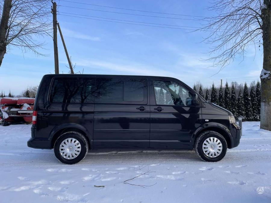 Melns Volkswagen Multivan 2006 Kauņa, ar dzinēja tilpumu 2.46 L un nobraukumu 340 tūkst. km par 8500 €, foto 4 vietnē AUTOMOTO.COM.LV