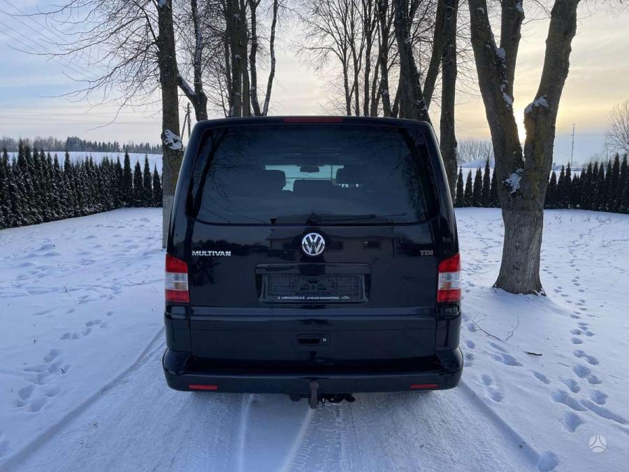 Melns Volkswagen Multivan 2006 Kauņa, ar dzinēja tilpumu 2.46 L un nobraukumu 340 tūkst. km par 8500 €, foto 5 vietnē AUTOMOTO.COM.LV
