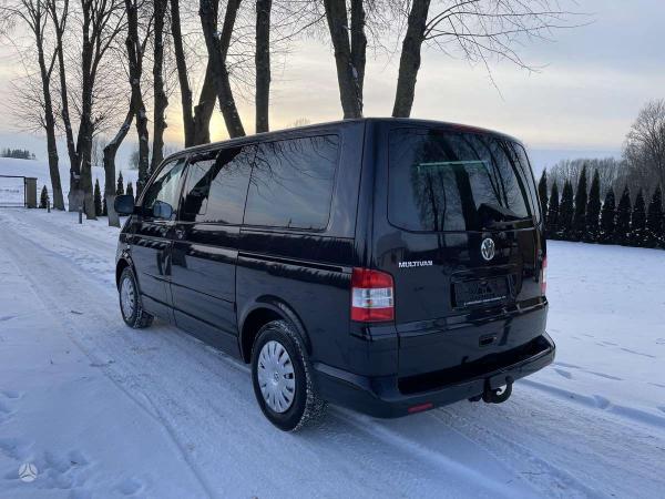 Black Volkswagen Multivan 2006 in Kaunas, with an engine capacity of 2.46 L and mileage of 340 thousand km for 8500 €, photo 6 on AUTOMOTO.COM.LV