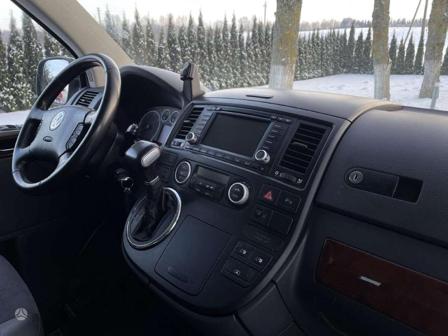 Melns Volkswagen Multivan 2006 Kauņa, ar dzinēja tilpumu 2.46 L un nobraukumu 340 tūkst. km par 8500 €, foto 14 vietnē AUTOMOTO.COM.LV