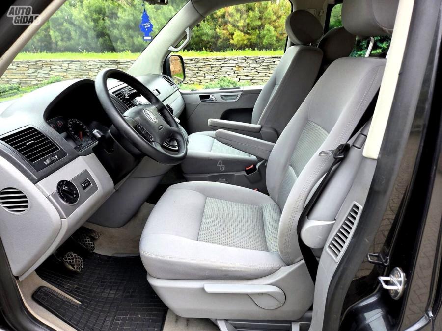 Black Volkswagen Multivan 2006 in Vilnius, with an engine capacity of 2.50 L and mileage of 265 thousand km for 7900 €, photo 17 on AUTOMOTO.COM.LV