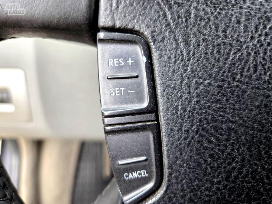Black Volkswagen Multivan 2006 in Vilnius, with an engine capacity of 2.50 L and mileage of 265 thousand km for 7900 €, photo 28 on AUTOMOTO.COM.LV