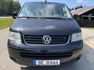 Black Volkswagen Multivan 2006 in Plunge, with an engine capacity of 2.46 L and mileage of 281 thousand km for 6800 €, photo 3 on AUTOMOTO.COM.LV
