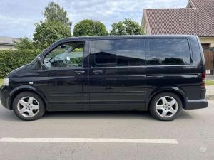 Black Volkswagen Multivan 2006 in Plunge, with an engine capacity of 2.46 L and mileage of 281 thousand km for 6800 €, photo 5 on AUTOMOTO.COM.LV