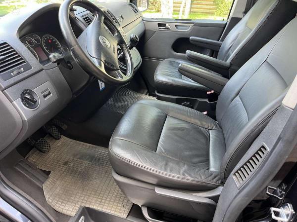 Black Volkswagen Multivan 2006 in Plunge, with an engine capacity of 2.46 L and mileage of 281 thousand km for 6800 €, photo 9 on AUTOMOTO.COM.LV