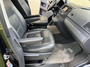 Black Volkswagen Multivan 2006 in Plunge, with an engine capacity of 2.46 L and mileage of 281 thousand km for 6800 €, photo 16 on AUTOMOTO.COM.LV