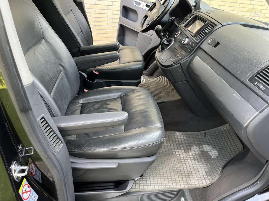 Black Volkswagen Multivan 2006 in Plunge, with an engine capacity of 2.46 L and mileage of 281 thousand km for 6800 €, photo 16 on AUTOMOTO.COM.LV