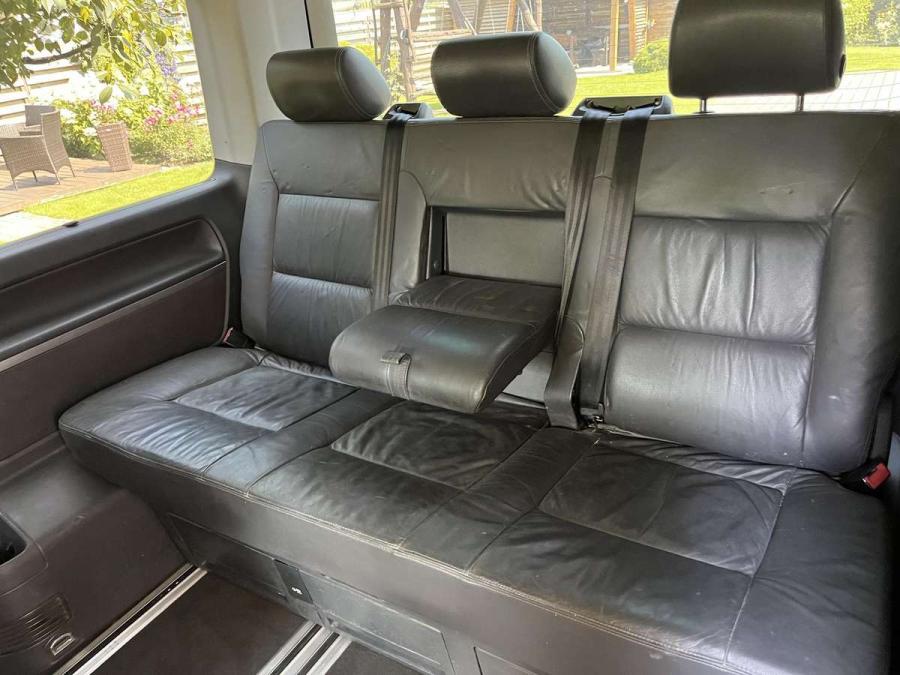 Black Volkswagen Multivan 2006 in Plunge, with an engine capacity of 2.46 L and mileage of 281 thousand km for 6800 €, photo 18 on AUTOMOTO.COM.LV