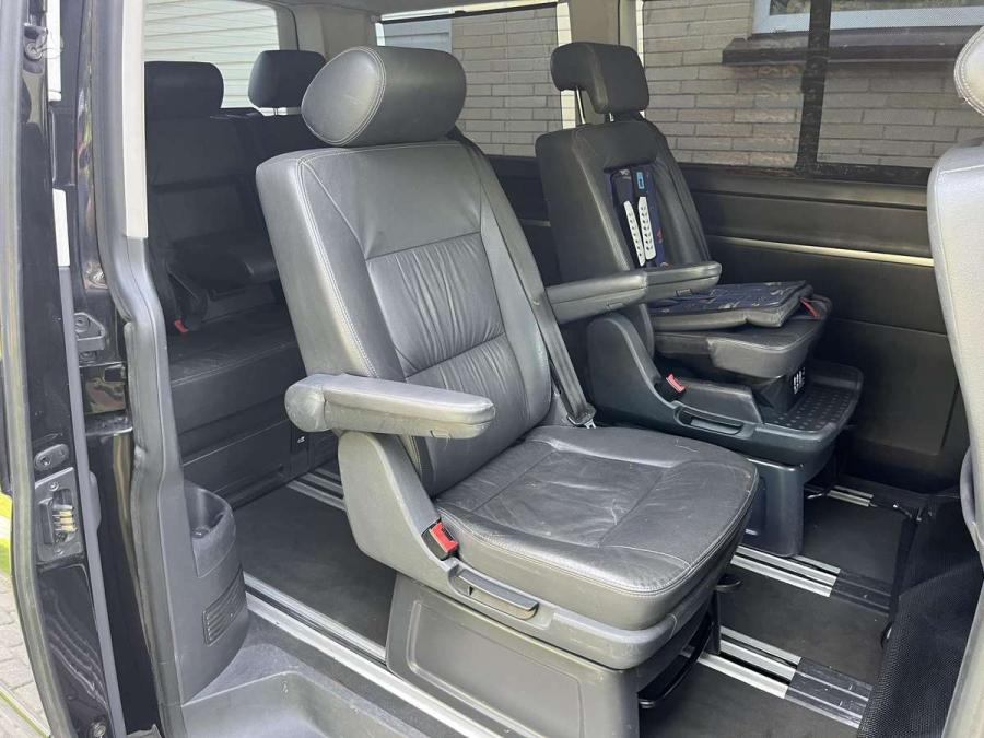 Black Volkswagen Multivan 2006 in Plunge, with an engine capacity of 2.46 L and mileage of 281 thousand km for 6800 €, photo 19 on AUTOMOTO.COM.LV