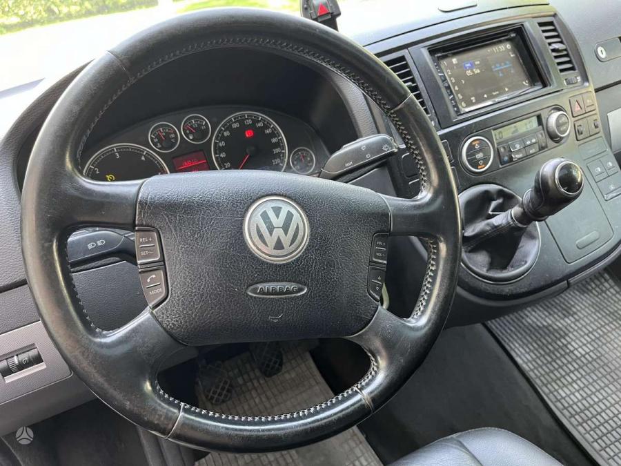Black Volkswagen Multivan 2006 in Plunge, with an engine capacity of 2.46 L and mileage of 281 thousand km for 6800 €, photo 24 on AUTOMOTO.COM.LV