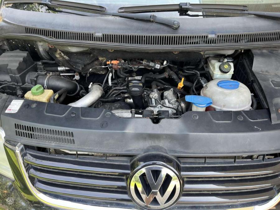 Black Volkswagen Multivan 2006 in Plunge, with an engine capacity of 2.46 L and mileage of 281 thousand km for 6800 €, photo 25 on AUTOMOTO.COM.LV