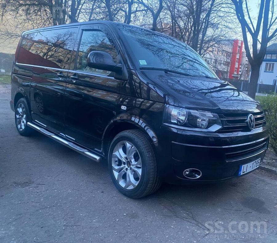 Black Volkswagen Multivan 2006 in Riga, with an engine capacity of 2.50 L and mileage of 373 thousand km for 6500 €, photo 1 on AUTOMOTO.COM.LV