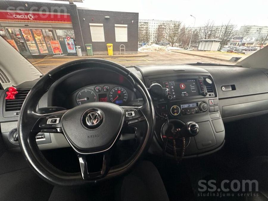 Black Volkswagen Multivan 2006 in Riga, with an engine capacity of 2.50 L and mileage of 373 thousand km for 6500 €, photo 3 on AUTOMOTO.COM.LV