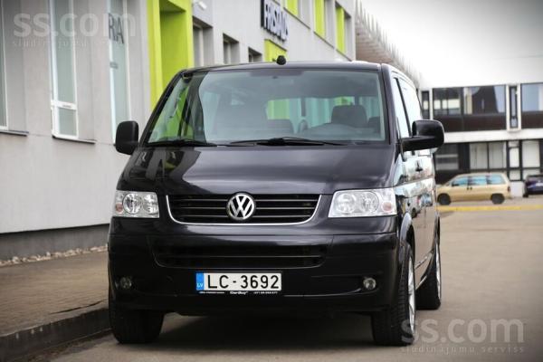 Melns Volkswagen Multivan 2007 Rīga, ar dzinēja tilpumu 2.50 L un nobraukumu 357 tūkst. km par 7495 €, foto 1 vietnē AUTOMOTO.COM.LV