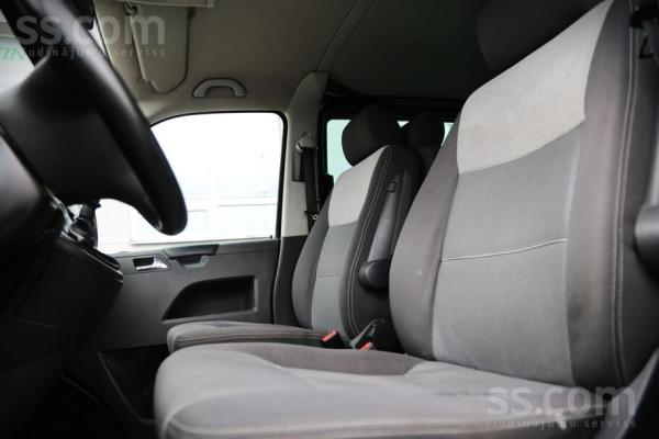 Melns Volkswagen Multivan 2007 Rīga, ar dzinēja tilpumu 2.50 L un nobraukumu 357 tūkst. km par 7495 €, foto 10 vietnē AUTOMOTO.COM.LV