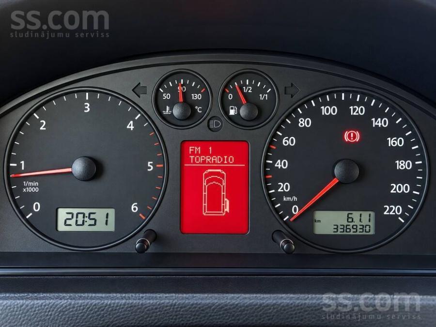 Black Volkswagen Multivan 2007 in Tukums, with an engine capacity of 1.90 L and mileage of 337 thousand km for 9990 €, photo 10 on AUTOMOTO.COM.LV