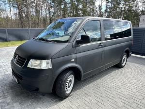 Black Volkswagen Multivan 2009 in Vilnius, with an engine capacity of 2.50 L and mileage of 405 thousand km for 4800 €, photo 3 on AUTOMOTO.COM.LV