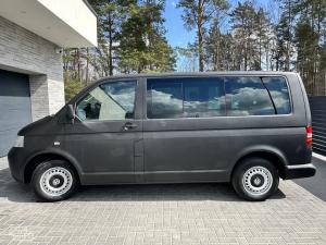 Black Volkswagen Multivan 2009 in Vilnius, with an engine capacity of 2.50 L and mileage of 405 thousand km for 4800 €, photo 4 on AUTOMOTO.COM.LV