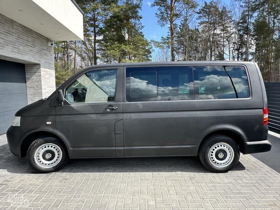 Black Volkswagen Multivan 2009 in Vilnius, with an engine capacity of 2.50 L and mileage of 405 thousand km for 4800 €, photo 4 on AUTOMOTO.COM.LV