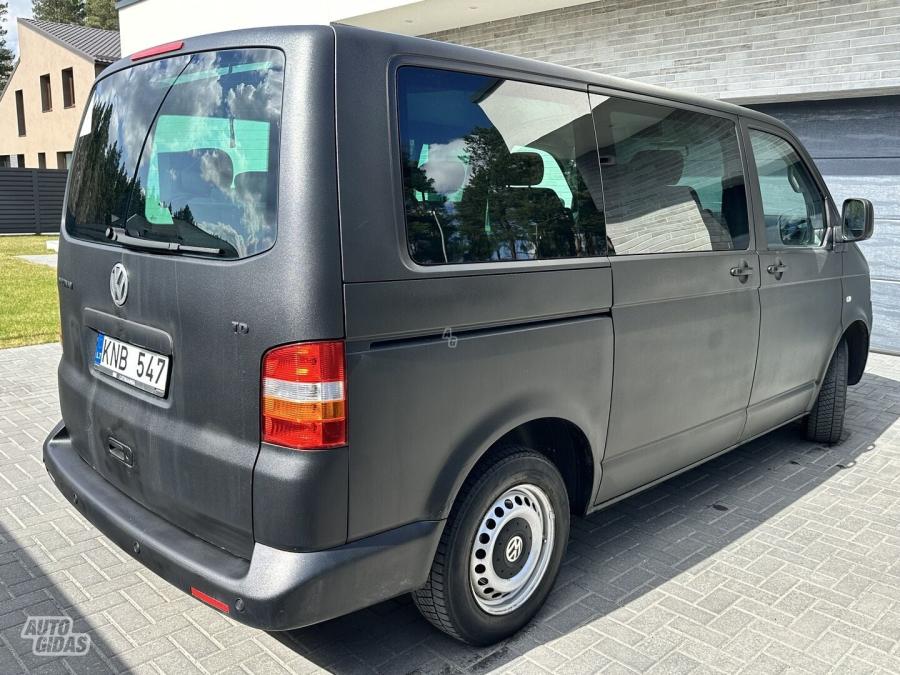 Black Volkswagen Multivan 2009 in Vilnius, with an engine capacity of 2.50 L and mileage of 405 thousand km for 4800 €, photo 6 on AUTOMOTO.COM.LV