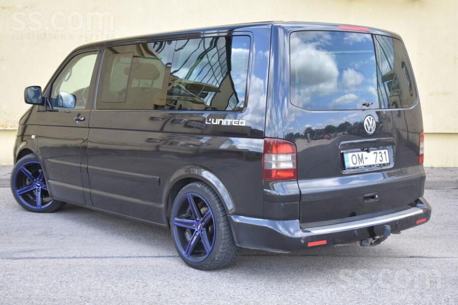 Black Volkswagen Multivan 2009 in Talsi, with an engine capacity of 2.50 L and mileage of 315 thousand km for 10800 €, photo 3 on AUTOMOTO.COM.LV