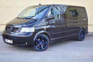 Black Volkswagen Multivan 2009 in Talsi, with an engine capacity of 2.50 L and mileage of 315 thousand km for 10800 €, photo 5 on AUTOMOTO.COM.LV