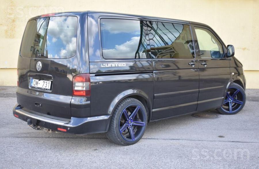 Black Volkswagen Multivan 2009 in Talsi, with an engine capacity of 2.50 L and mileage of 315 thousand km for 10800 €, photo 6 on AUTOMOTO.COM.LV