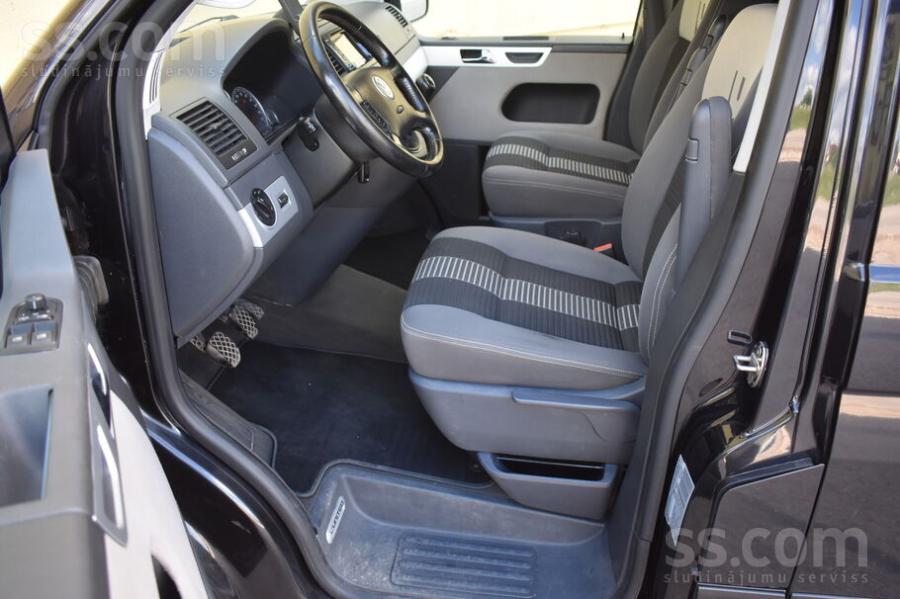 Black Volkswagen Multivan 2009 in Talsi, with an engine capacity of 2.50 L and mileage of 315 thousand km for 10800 €, photo 7 on AUTOMOTO.COM.LV