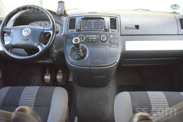 Black Volkswagen Multivan 2009 in Talsi, with an engine capacity of 2.50 L and mileage of 315 thousand km for 10800 €, photo 7 on AUTOMOTO.COM.LV